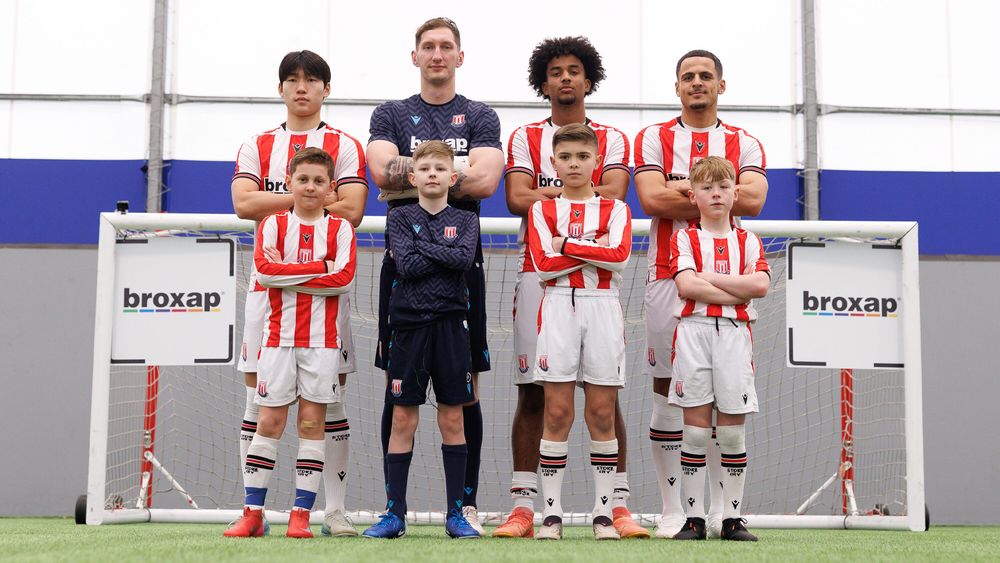 Stoke City FC - City's under 9s take on the Broxap Pair Up Challenge