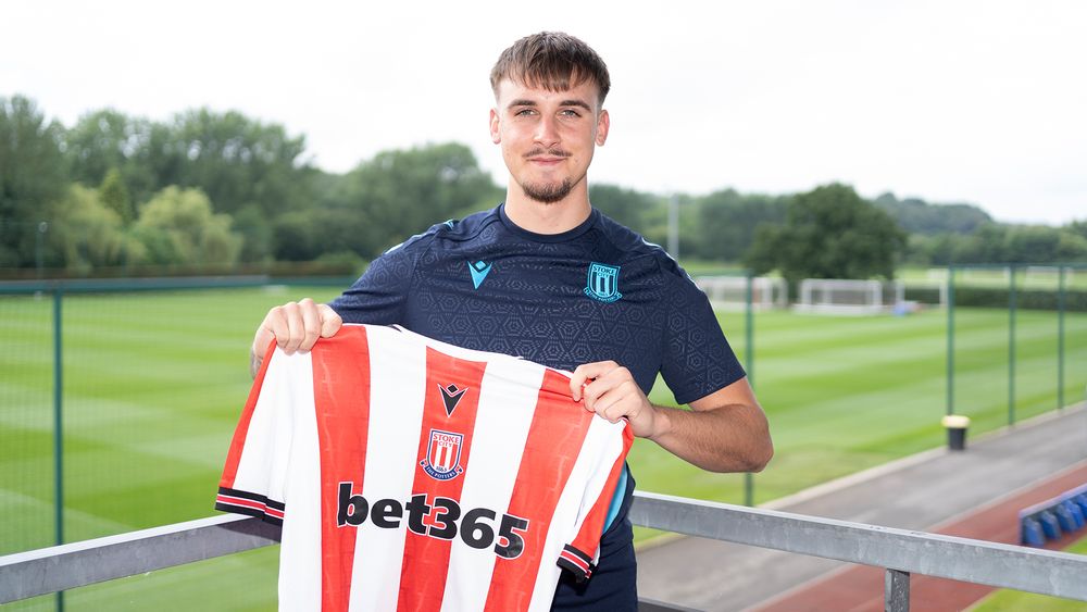 Stoke City FC - Potters' Under-21s clinch midfielder Gromek