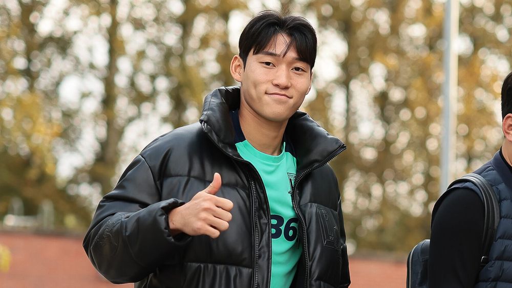 Stoke City FC - Behind the Scenes | Bae Junho Arrives