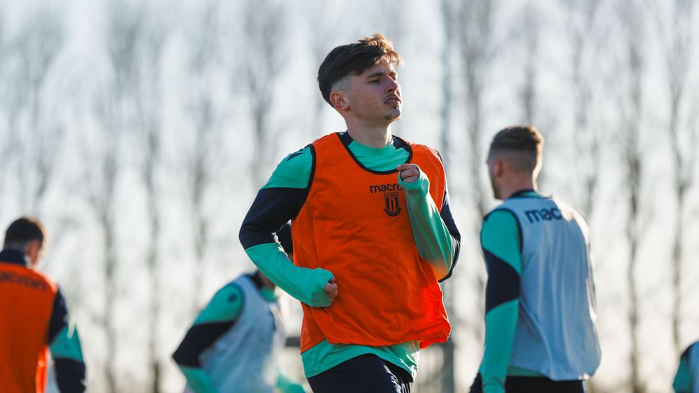 Stoke City FC - Cundle captured | Midfielder's first session as a Potter